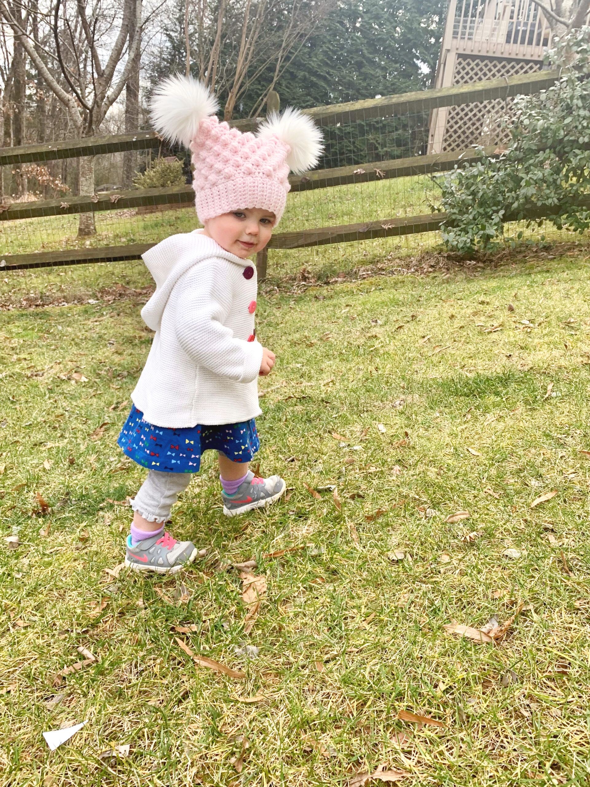 The Bitsy Bobbled Toboggan: A Free Winter Hat Crochet Pattern - Stuck ...